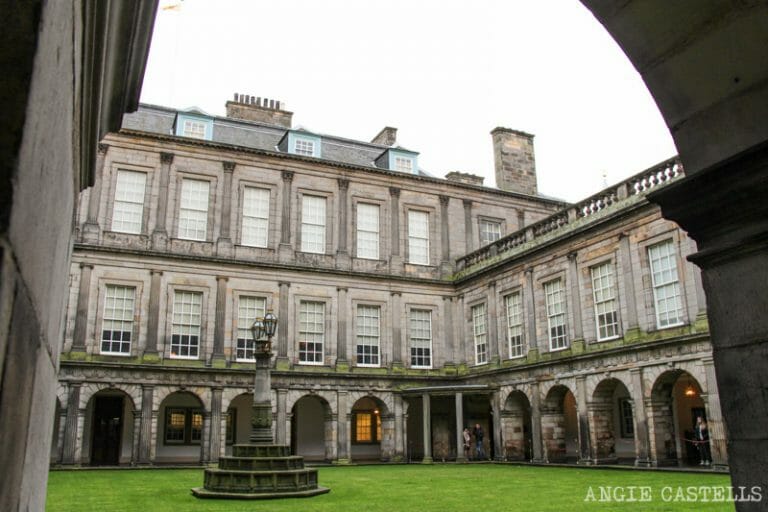 Visitar la abadía y el palacio de Holyrood, en Edimburgo